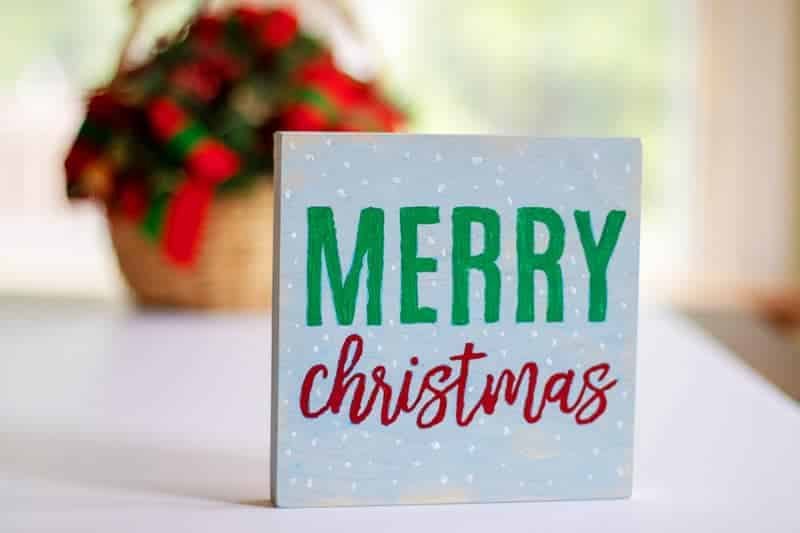 30 Farmhouse Rustic DIY Christmas Signs and Free SVGs